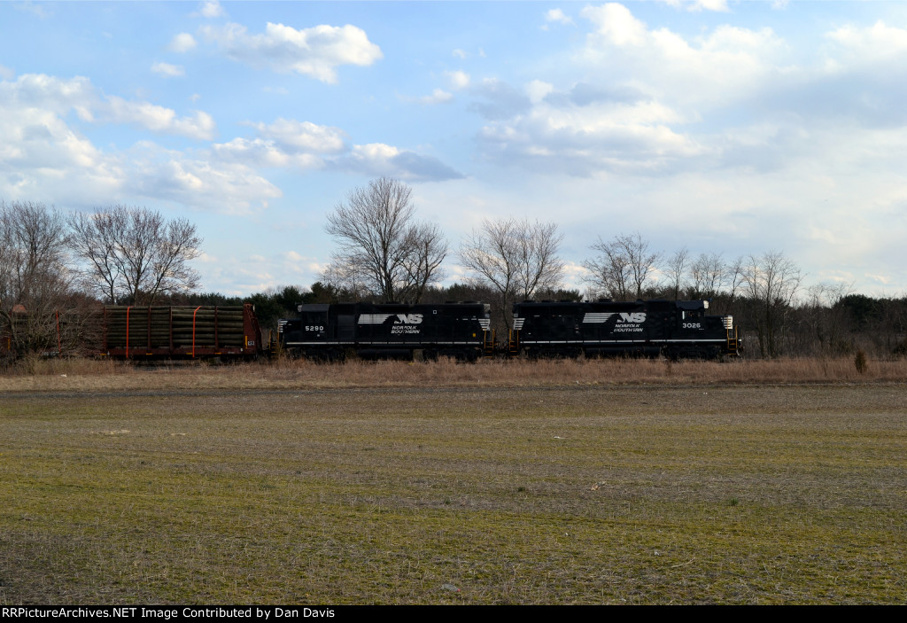 NS GP40-2 3026 leads WPCA-20